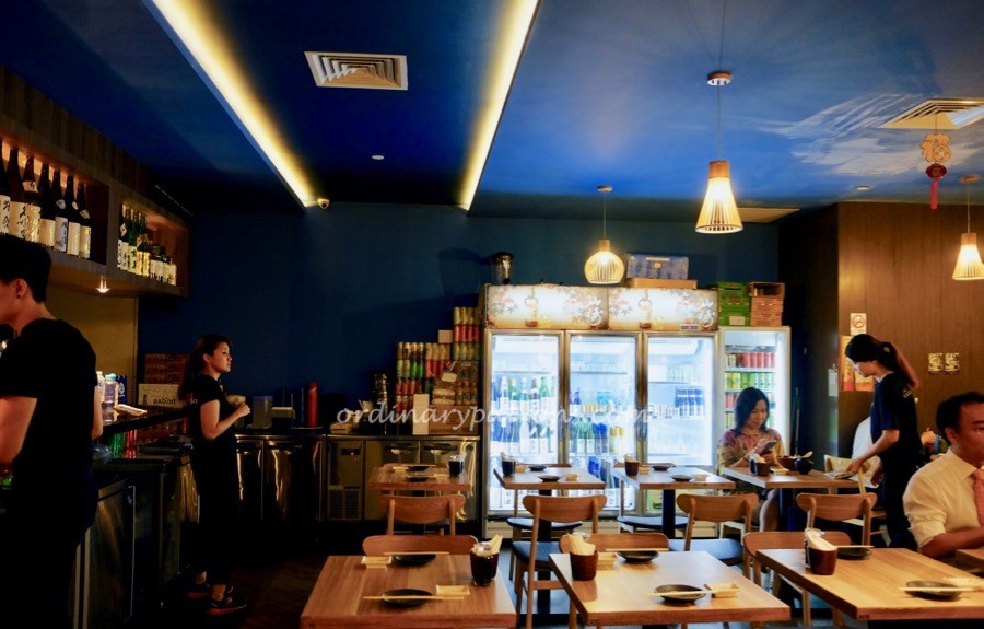 Sushi bar taka store